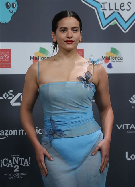 Rosalía Tiene El Vestido Negro De Firma Española Más Favorecedor