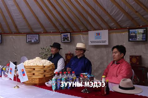 ФОТО “Монголын бизнесийн зөвлөл” ийнхөн зураач урлаачдын бүтээлээр гэрээ гоёжээ