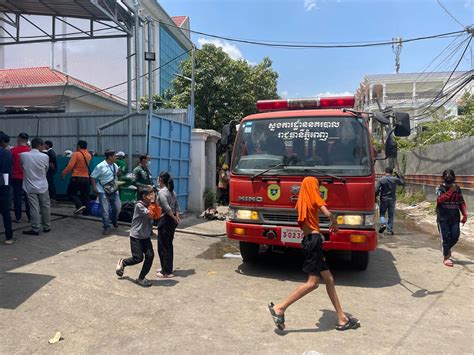 អគ្គិភ័យឆាបឆេះឃ្លាំងសាច់ជ្រូកមួយកន្លែងនៅសង្កាត់ទឹកថ្លា ខណ្ឌសែនសុខ សារព័ត៌មាន នគរវត្ត
