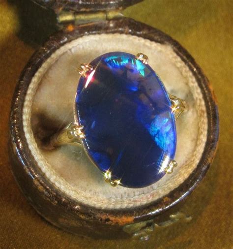 ปักพินโดย Harish Singh Bartwal ใน Blue Sapphire Exclusive มรกต