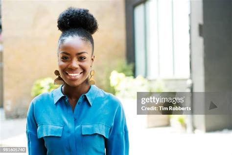African American Bun Hairstyles Stock Fotos Und Bilder Getty Images