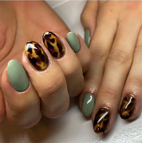 Tortoise Shell And Green Sweater Nails Short Acrylic Nails Designs