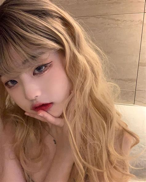 냥뇽녕냥 사진 배경화면 코스프레 쌩얼 프사 인스타 몸매 교복 모음 사복 코스프레 ㄱㅂ 스파이더 졸귀 금발 인스타그램 금발 긴 머리