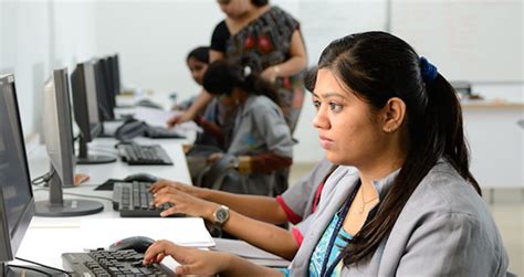 Top 5 Benefits Of Pursuing B Tech Computer Science Engineering CMR University