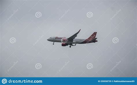 Batik Air Airbus A Prepared For Landing On Adi Sumarmo Solo Soc