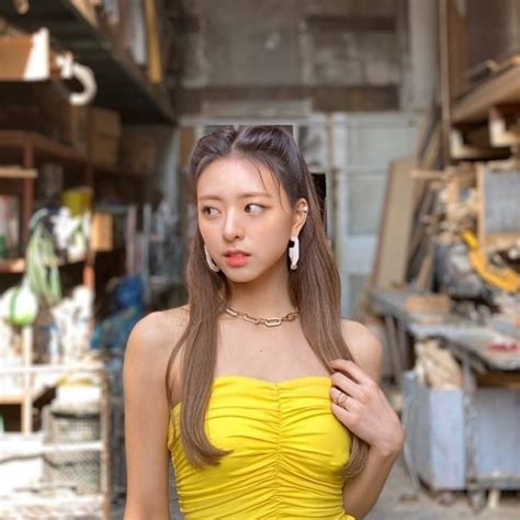 【itzy ユナは現役高校生】韓国アイドル界の次世代スター、圧巻ビジュアルをご覧あれ。 Forza Style｜ファッション＆ライフスタイル[フォルツァスタイル]