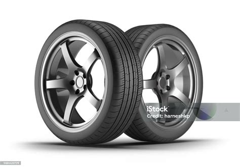 자동차 타이어와 바퀴는 흰색 배경에 분리되어 있습니다 3d 렌더링 경주용 자동차 자동차에 대한 스톡 사진 및 기타 이미지 경주용 자동차 자동차 타이어 3차원 형태