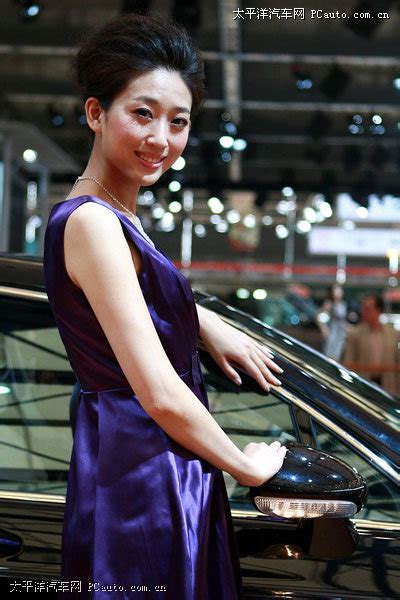 宾利紫色时尚美女 艳丽妩媚 美女图库 太平洋汽车网