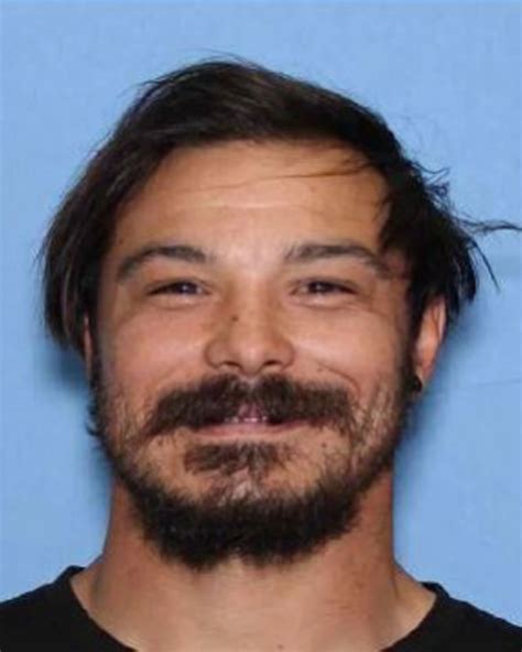 Travis Deckers Internet Searches Before He Allegedly Killed Daughters Are Revealed As Manhunt