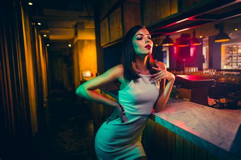 1280x2120 Girl In Bar Iphone 6 Hd 4k Wallpapersimagesbackgrounds