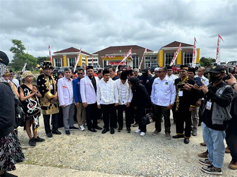 Teriring Lantunan Sholawat Desmon Naspi Daftar Di Kpu Ppu Harianppu Id