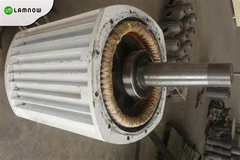 Wind Turbine Employs Asynchronous Generator Lamnow