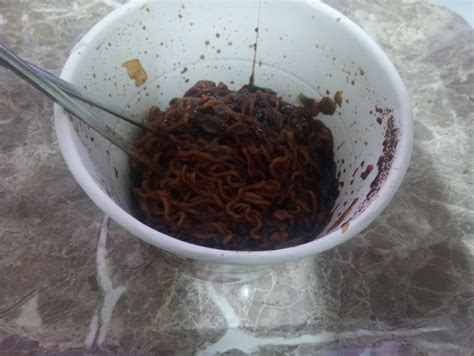 진짜 짜파게티 컵라면 물 안 버리는게 맛있네