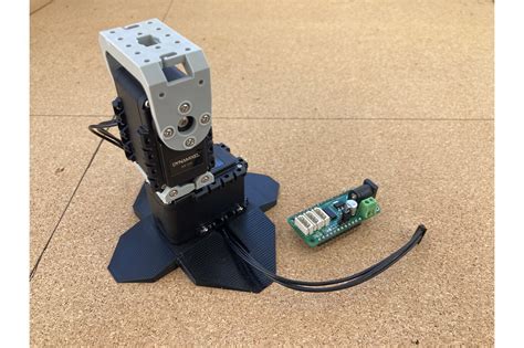 Command Dynamixel Motors With Circuitpython Using The Dynafeather