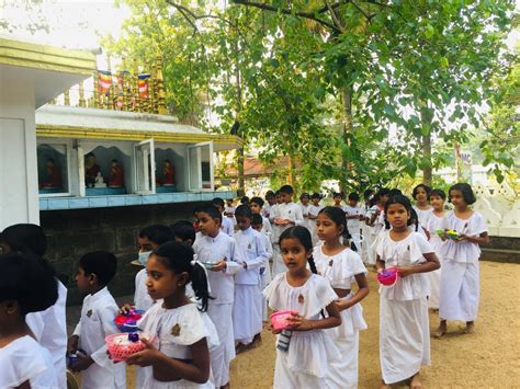 දහම් පාසල් උදෑසන මල් පෙරහැර ඇත්කඳ වෙහෙර දහම් පාසල Facebook