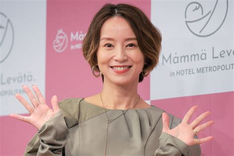 鈴木亜美、第3子出産後初の公の場に 「自分にはなかった女の子らしさを追求」 Sirabee