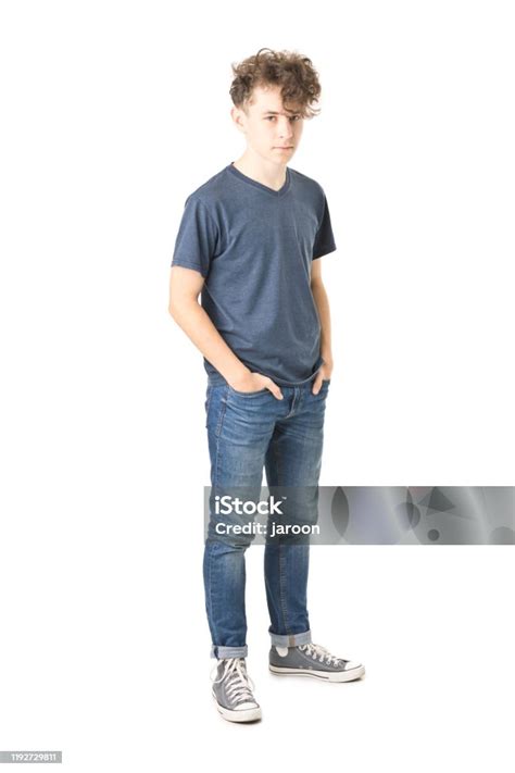 12 Jaar Oude Jongen Geïsoleerd Op Witfull Body Foto Stockfoto En Meer Beelden Van Alleen Tieners
