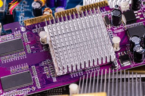 컴퓨터 비디오 카드의 전자 회로 및 냉각 핀 사용 된 비디오 카드가있는 스택 근접 촬영 0명에 대한 스톡 사진 및 기타 이미지 0명 Cpu 공기조화 Istock