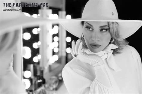 La Zarra Nude And Sexy 18 Photos The Fappening