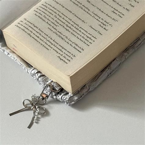 Zoey 자글자글하고 영롱한 빤딱거림의 실버 북커버 ᐟ 저는 M사이즈 사용했어효오 ~ 제품제공 Pe Tit Kr 페팃 북커버 실버북커버 문구 기록