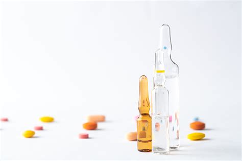 바이알 다양한 약병 나란히 줄지어 서 코로나바이러스 백신 유형 스톡 사진 배경 주제에 대한 스톡 사진 및 기타 이미지 배경 주제 백신접종 병 Istock