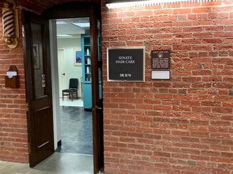 166년 역사 美 의회 이발소 가보니의원들 비밀 통화방이