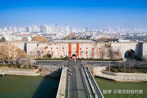 南京城墙门上春联红 知乎