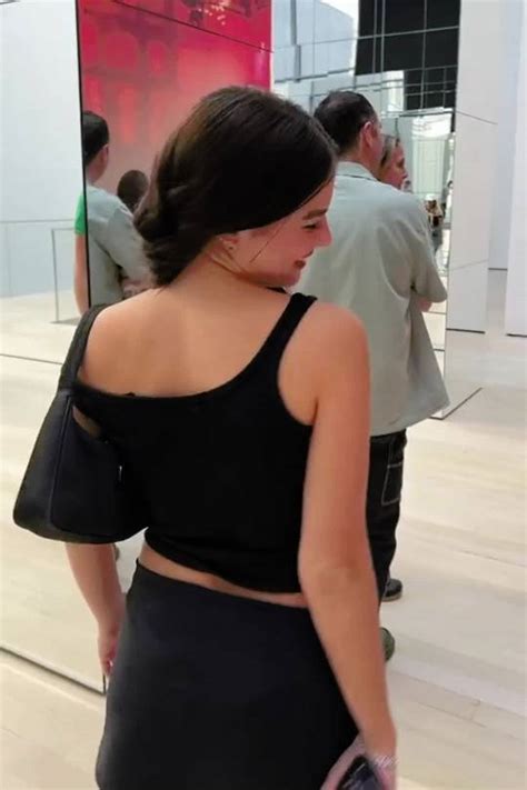 Miniskirt Hottie Scrolller