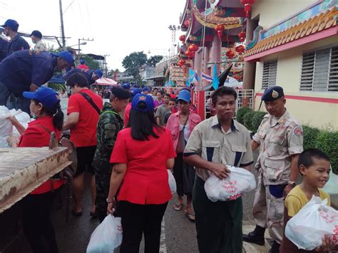 Dvb မဲဆောက်ဆန်လှူပွဲတွင် မြန်မာရွှေ့ပြောင်းလုပ်သား ၁၀၀၀၀ ကျော်သွားရောက် အလှူခံ