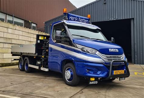 Tuningowane Iveco Daily Na Trzech Osiach Klasyczne Dodatki Hds I