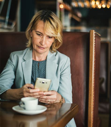 รูปภาพ สาว นั่ง แนวตั้ง 3515x4000 1544645 ภาพ