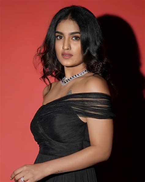 ഇതുവരെ കാണാത്ത രൂപത്തിൽ സാനിയ ഈയ്യപ്പൻ ഇത് എന്തൊരു മാറ്റമാണ് എന്ന് ആരാധകർ Mixindia