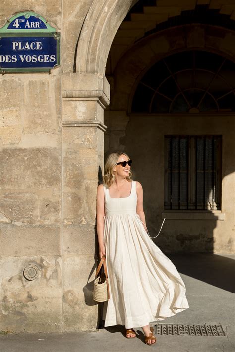 Paris Elegant Dressing