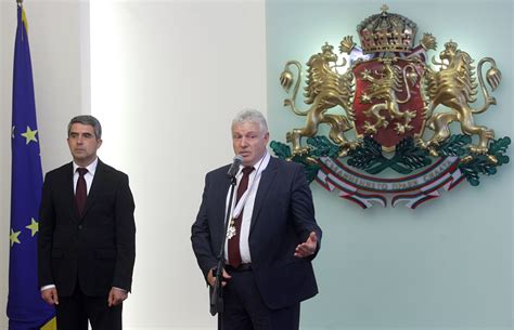 Проф Стоян Братоев е директор на ”Метрополитен” от 1999 г Днес Dir Bg