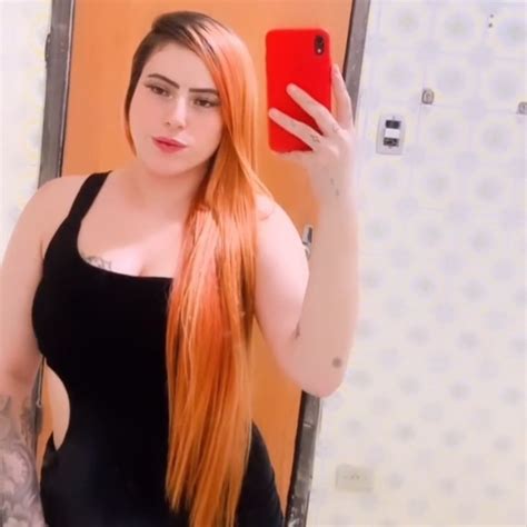 Thaís Caroline On Reels Facebook