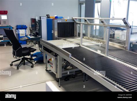 Airport X Ray X Ray Security Luggage Baggage Scanner And Rollers Rolling Belt To Transport