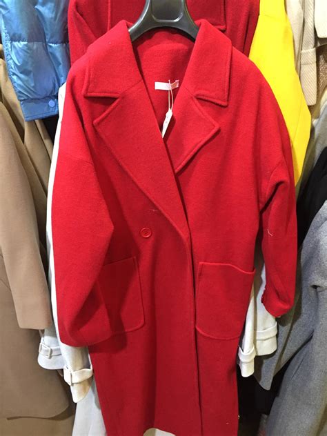 დუტის ქურთუკები მიღებული გვაქვს სულ ახალი ქალის პალტო