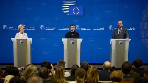 Зеленський під час спільного з Шарлем Мішелем й Урсулою фон дер Ляєн спілкування з пресою Youtube