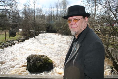 Harri Marstio Laulaa Muistoissamme Akaan Seutu