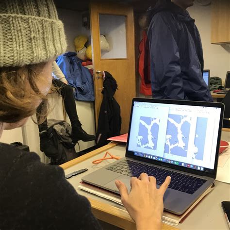 How To Use Home Made Surface Drifters To Teach Oceanography Adventures In Oceanography And