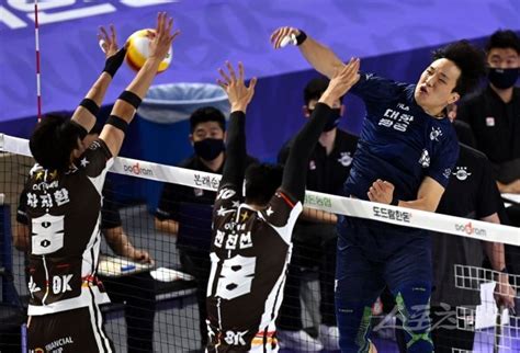 임동혁 파워 넘치는 스파이크 [포토]｜스포츠동아