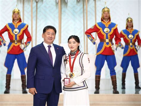 Паратаеквондогийн тамирчин У Сүрэнжавт Хөдөлмөрийн баатар цол хүртээлээ E Mn