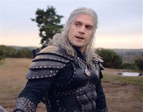 Netflix The Witcher Premières Photos De La Nouvelle Armure De Geralt