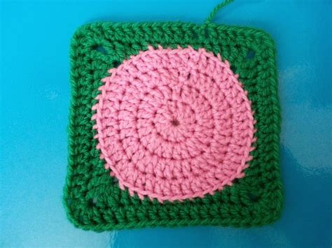 Hooking Crazy Circle Square Tutorial