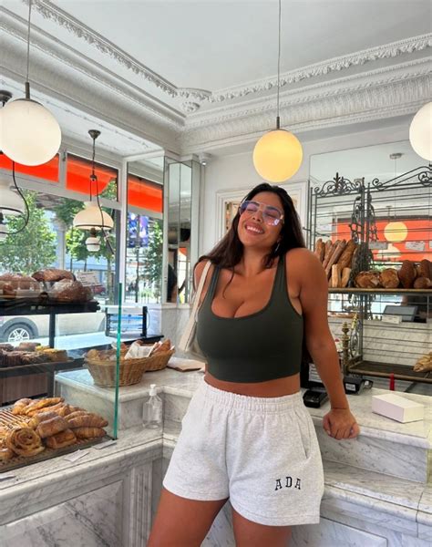 לוהטת מסביב לעולם שי זנקו שוב מטריפה בשמלה שקופה Fashion Forward אופנה