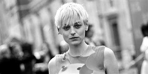 Emma Corrin Racconta Cosa Significa Essere Non Binary