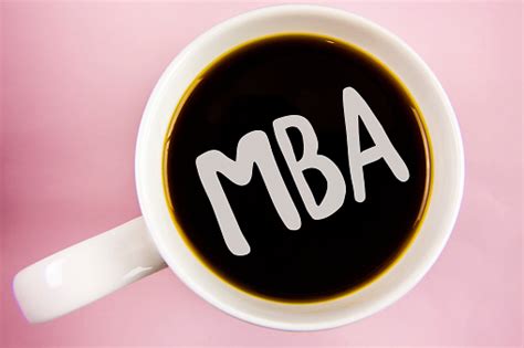 필기 텍스트 Mba를 쓰기입니다 마스터의 경영학 사전 학위 후 연구 대학 일반 배경에 흰색 컵에 홍차에 작성을 의미 하는 개념 최고의 볼 수 있습니다 학생에 대한 스톡 사진