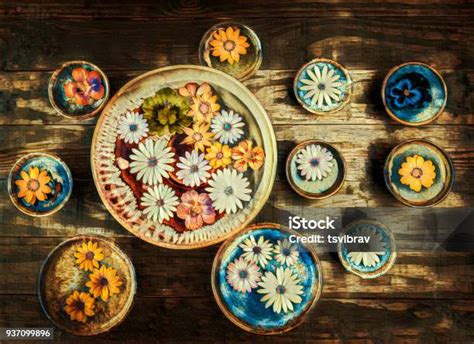 Bunga Mengambang Dalam Karya Seni Digital Air Foto Stok Unduh Gambar Sekarang Air Alam