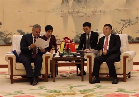 国机集团市场总监、中工国际董事长罗艳陪同国机集团张晓仑董事长会见哥伦比亚总统伊万·杜克中国