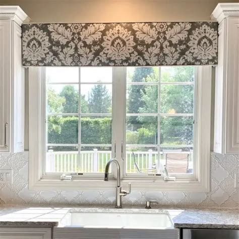 25 Classic Window Cornice Ideas